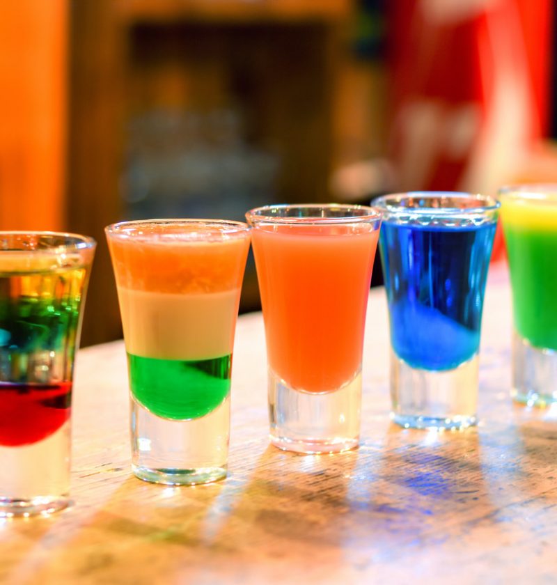 Kolorowe shoty - przepisy na warstwowe, kwaśne shoty! - takiDrink.pl